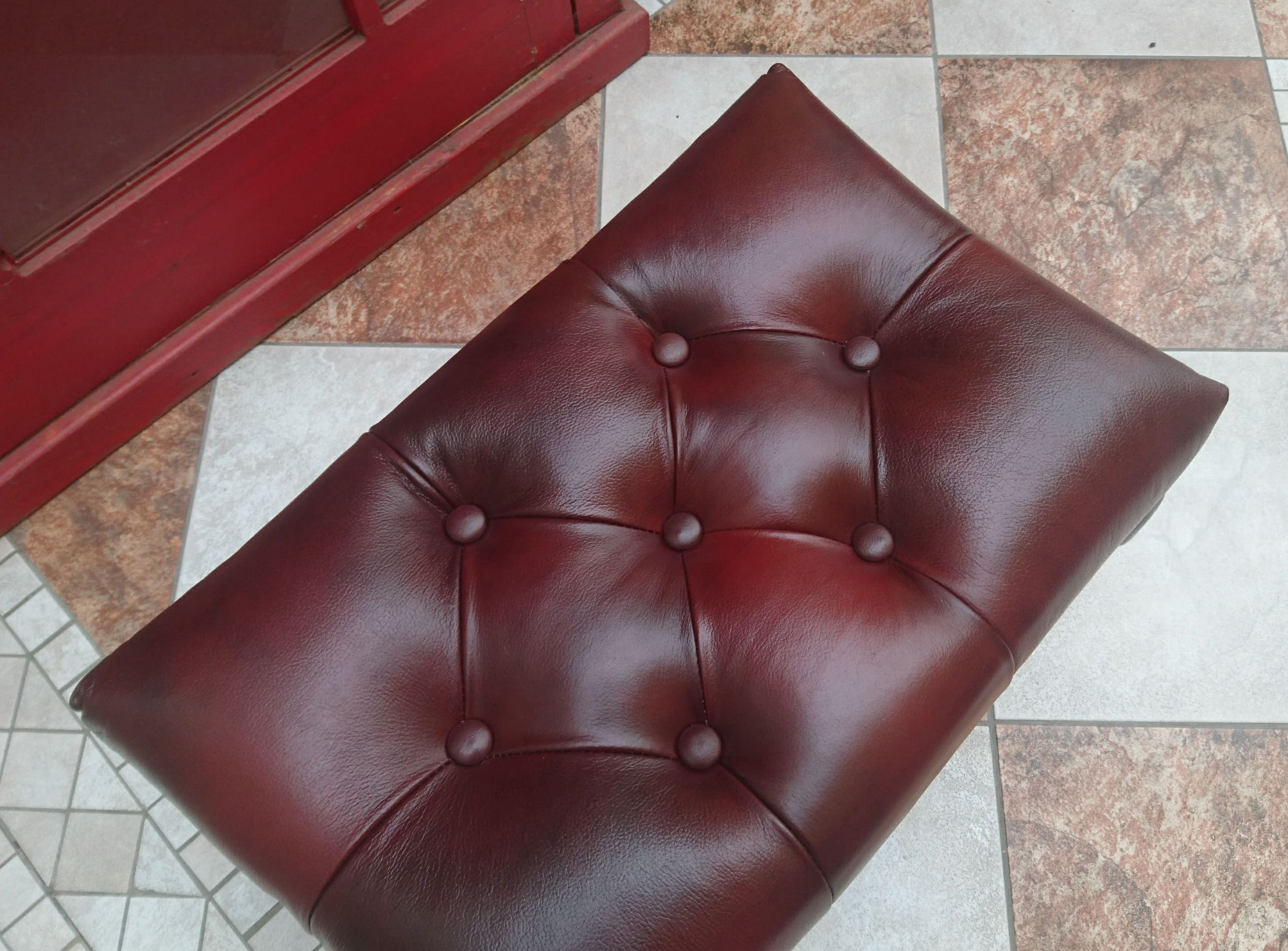Chesterfield Cambridge Hocker 40x60 Antikrot (A7)